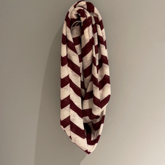 Accessories | White And Maroon Chevron Infinity Scarf | Poshmark